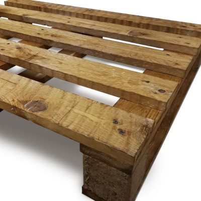 Coloured wooden pallets | retailmaster.eu